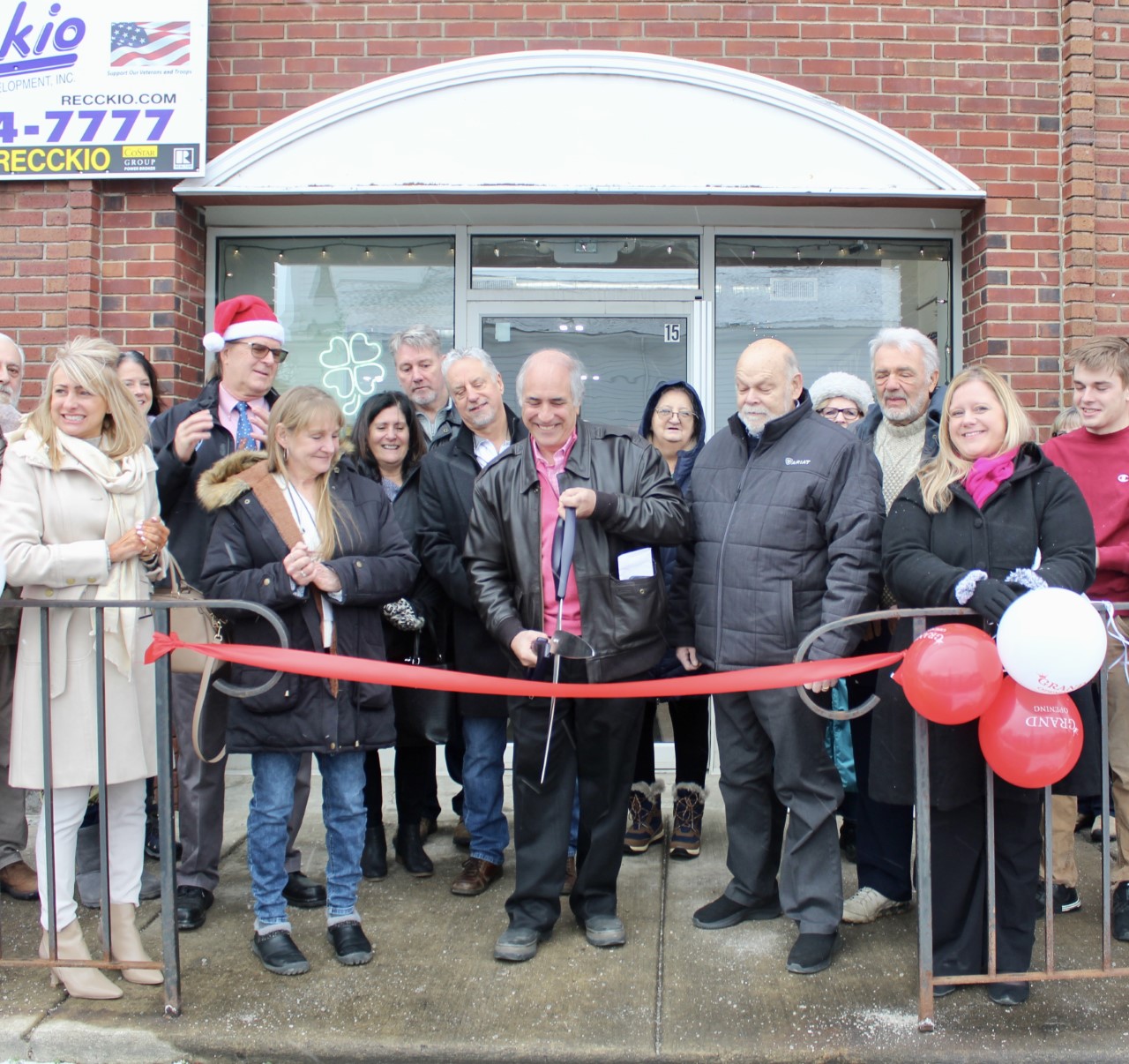 Grand beginning: Dave’s Wonderland Outlet opens in Silver Creek | News ...